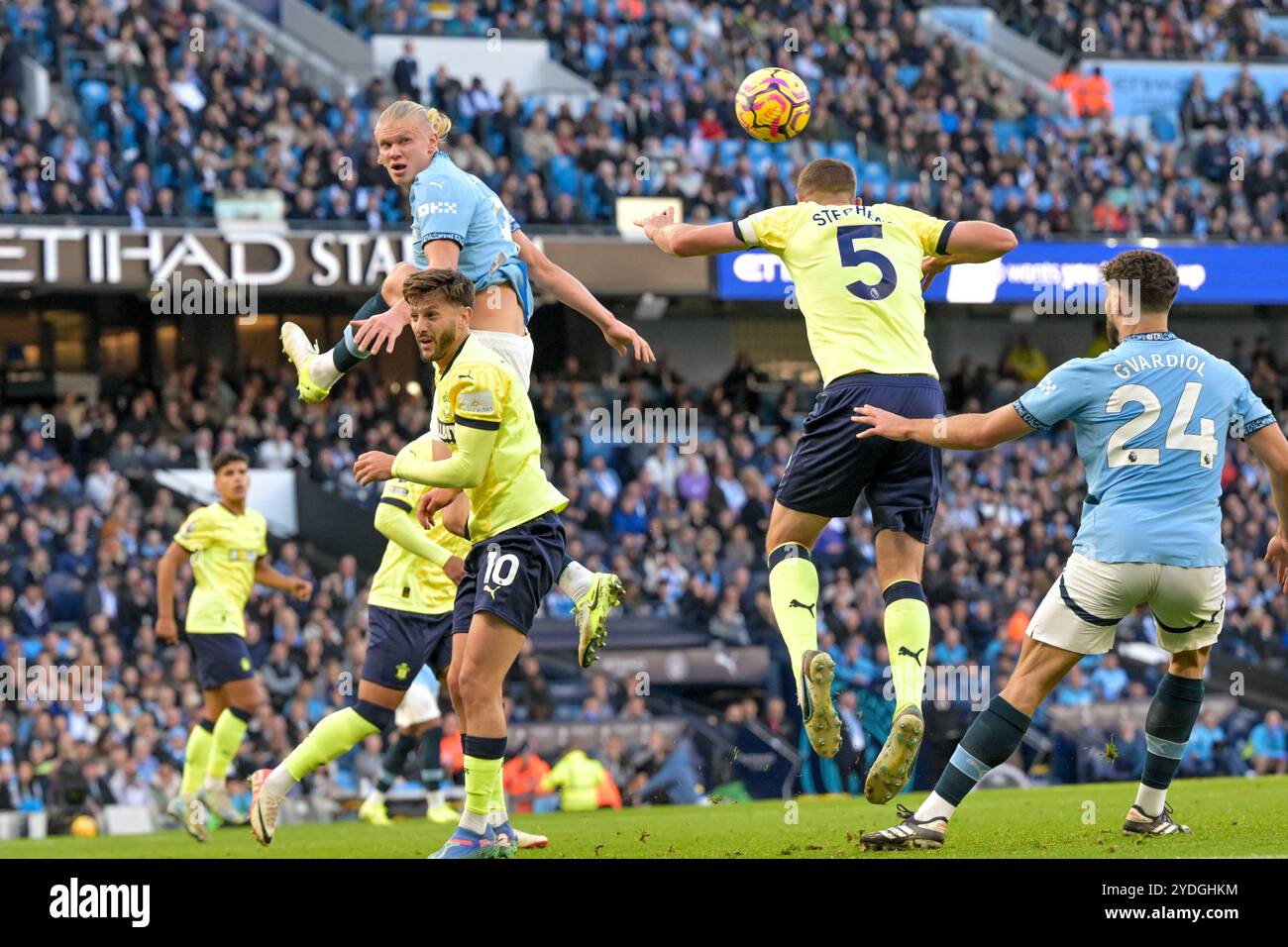 Erling haaland manchester city header hi-res stock photography and ...