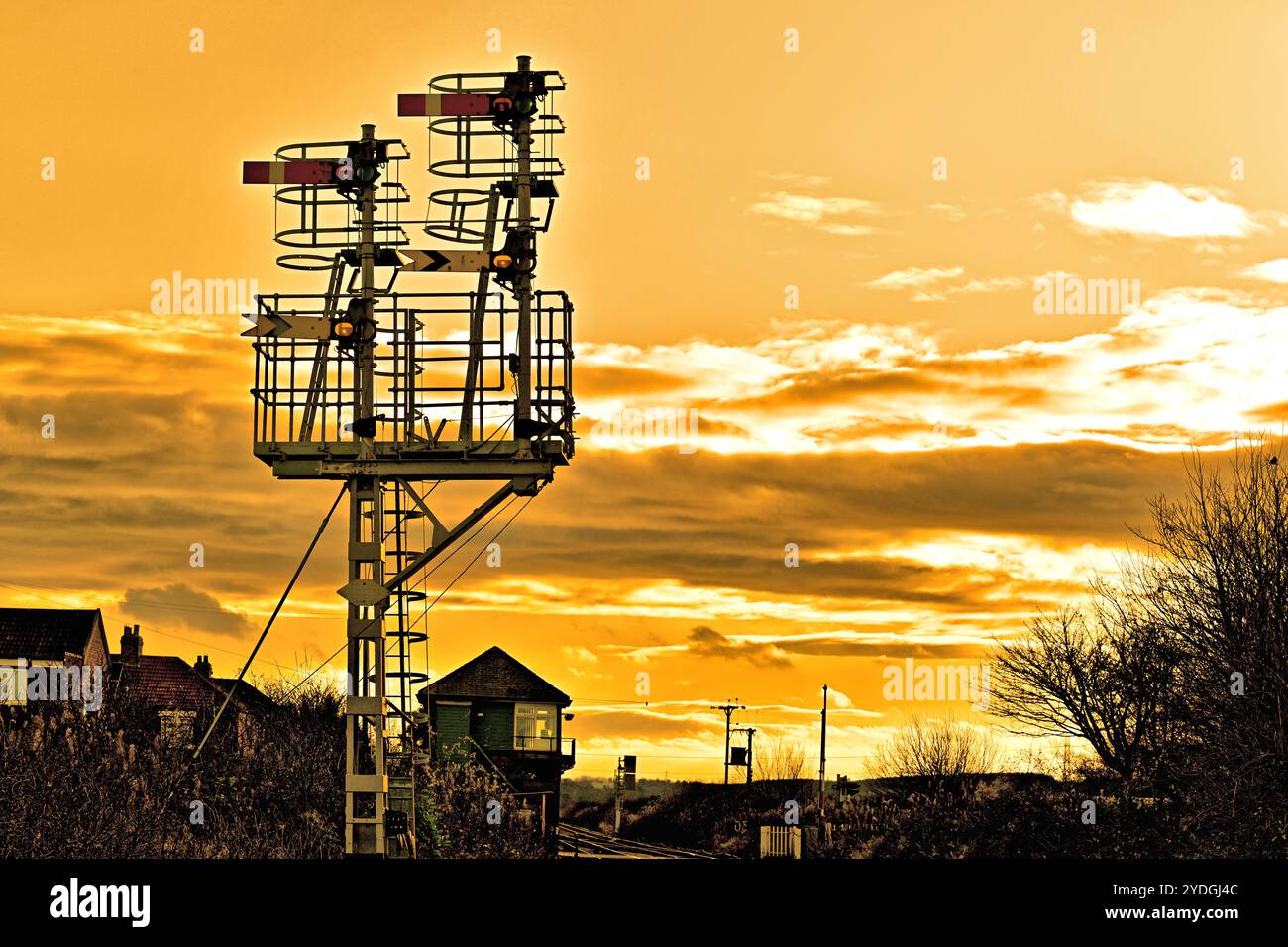 Old style railway signal hi-res stock photography and images - Alamy