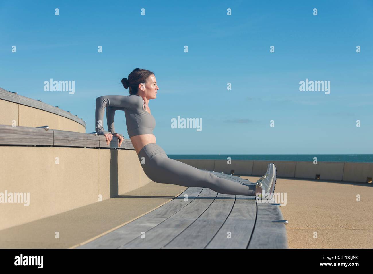 sporty woman doing a reverse push up exercise outdoors Stock Photo - Alamy