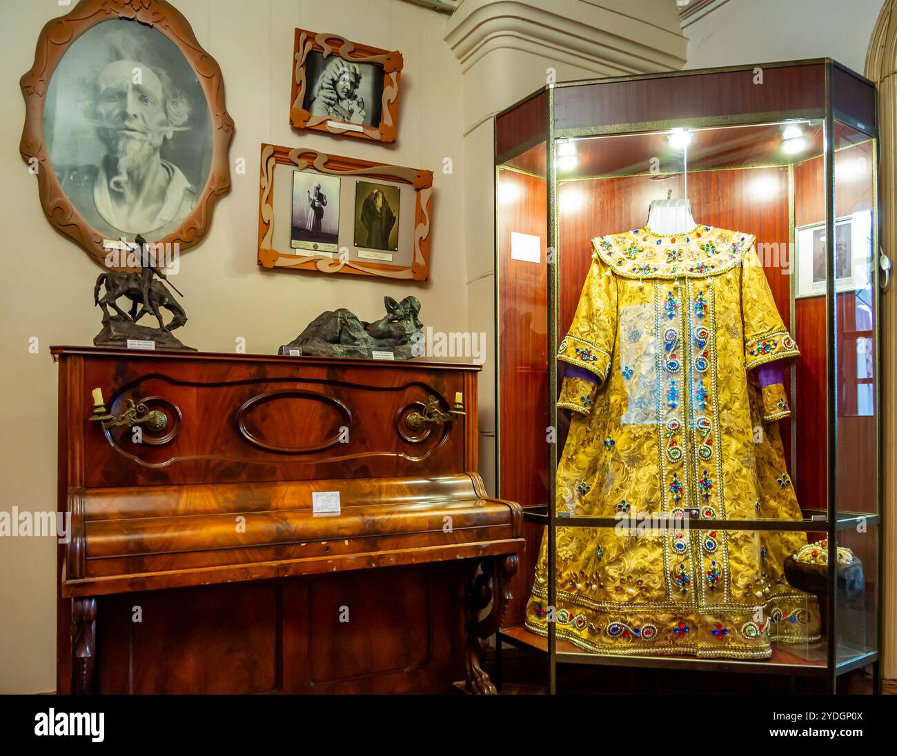 Opera singer stage 2023 hi-res stock photography and images - Alamy