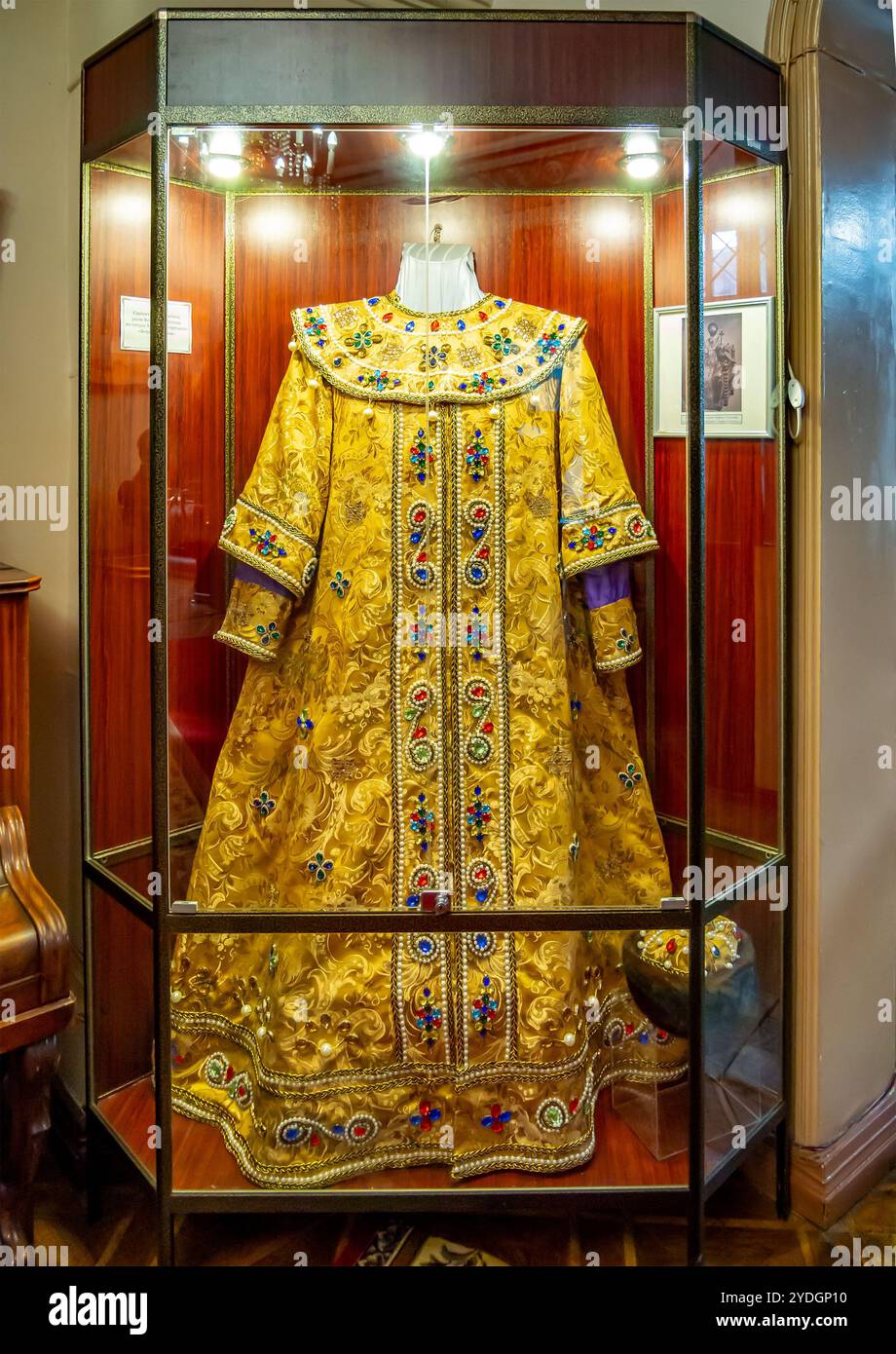 Royal opera house costume 2023 hi-res stock photography and images - Alamy