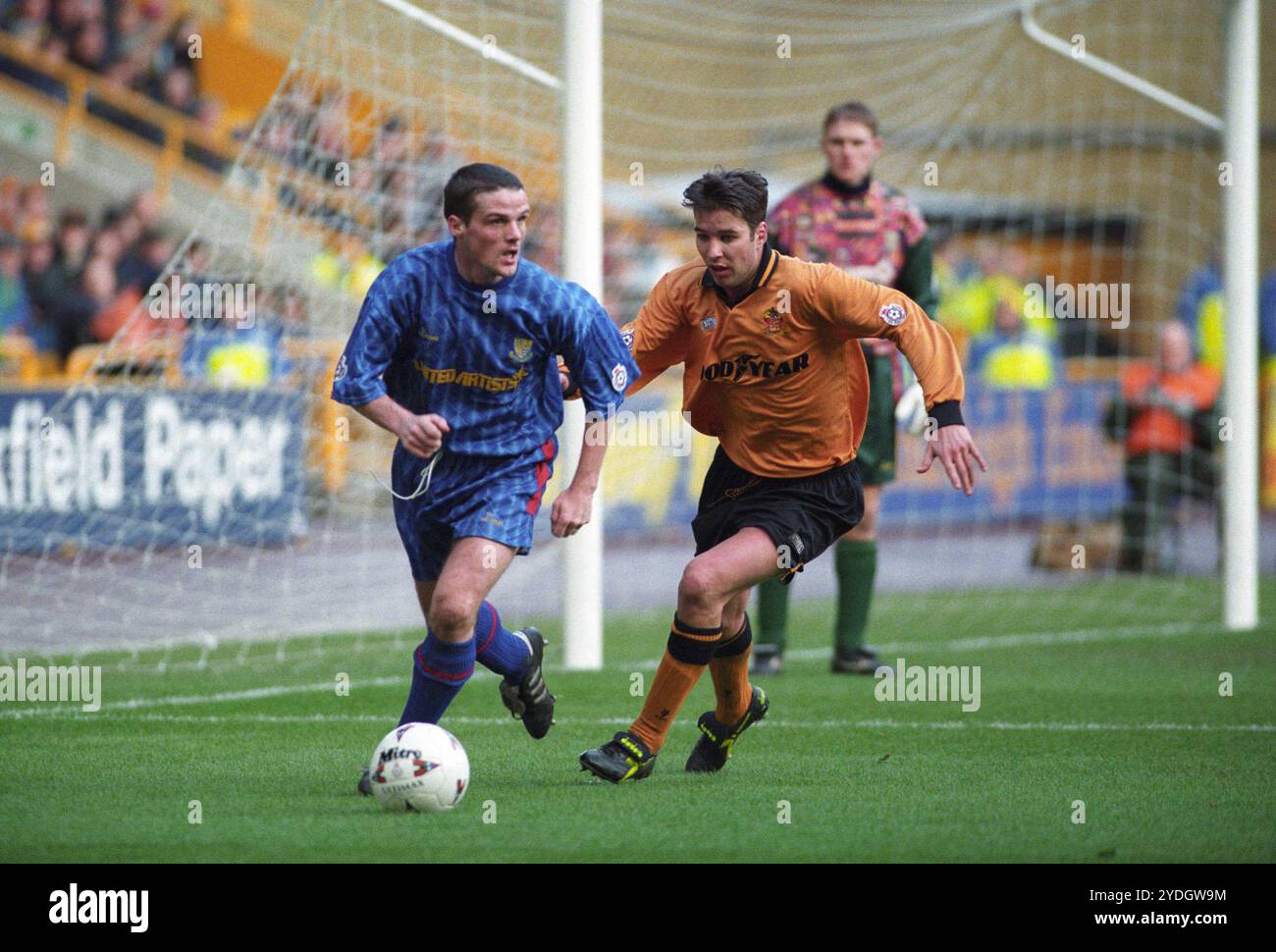 Wolves footballer Darren Ferguson and Mike Marsh of Southend ...