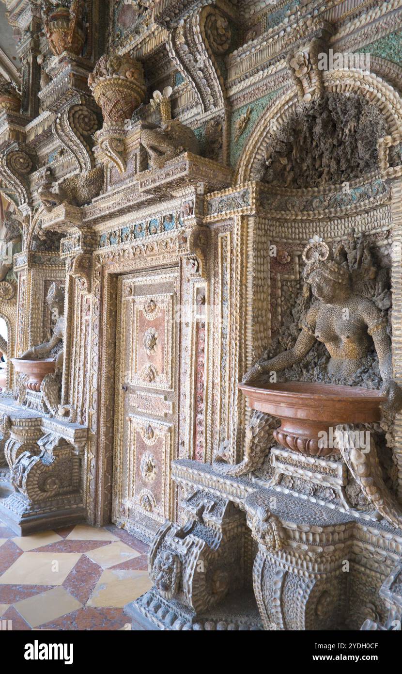 Seashell grotto hi-res stock photography and images - Alamy