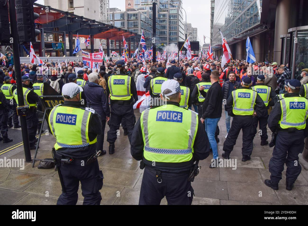 London, England, UK. 26th Oct, 2024. Thousands of protesters march in ...