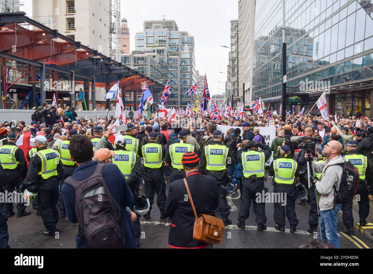 London, England, UK. 26th Oct, 2024. Thousands of protesters march in ...