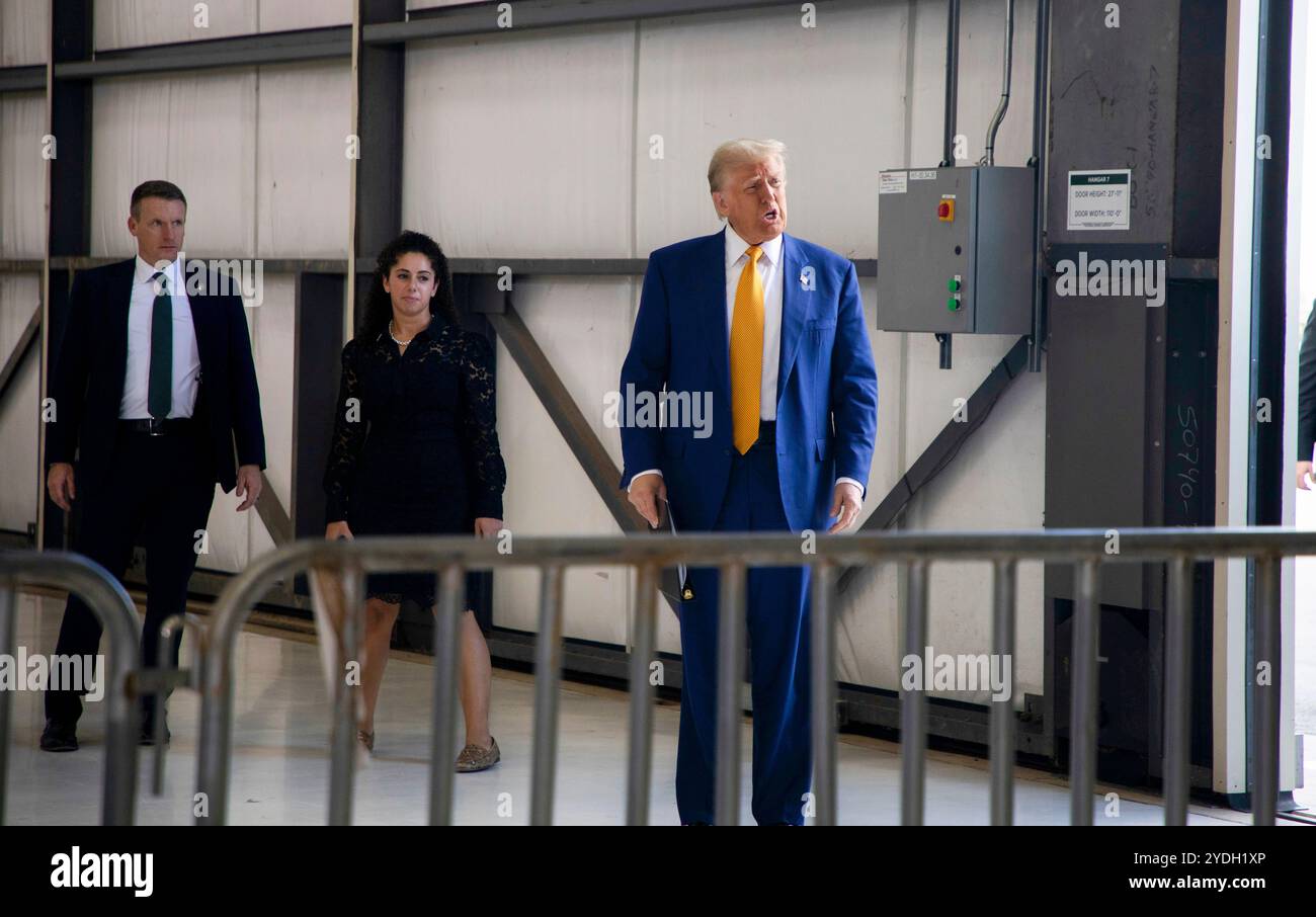 Austin Texas USA, Oct. 25 2024: Former President DONALD TRUMP arrives ...