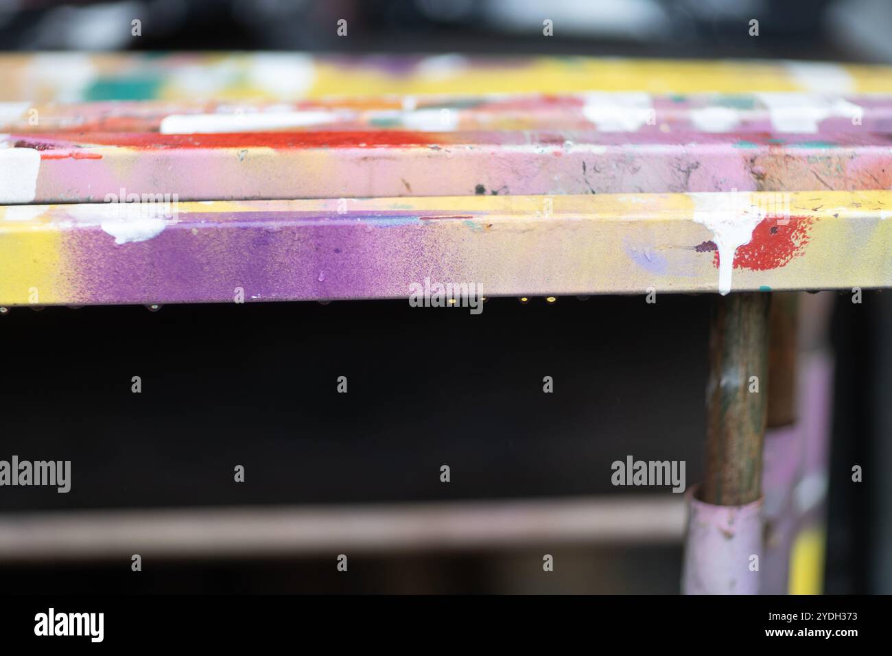 Yellow beams hi-res stock photography and images - Alamy