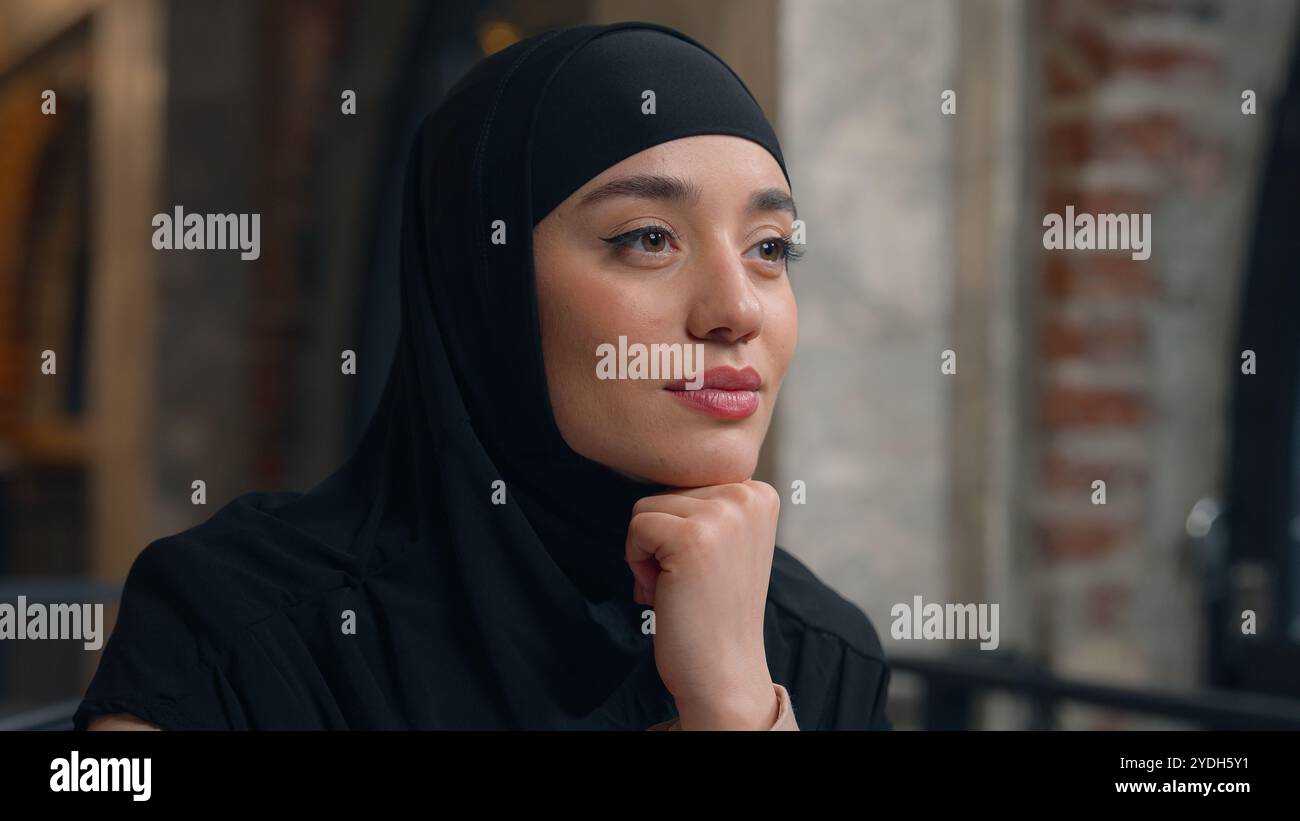 Arabic beautiful woman in hijab hi-res stock photography and images - Alamy