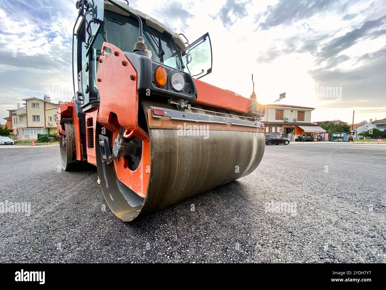 Compact steamroller flatten out asphalt hi-res stock photography and ...