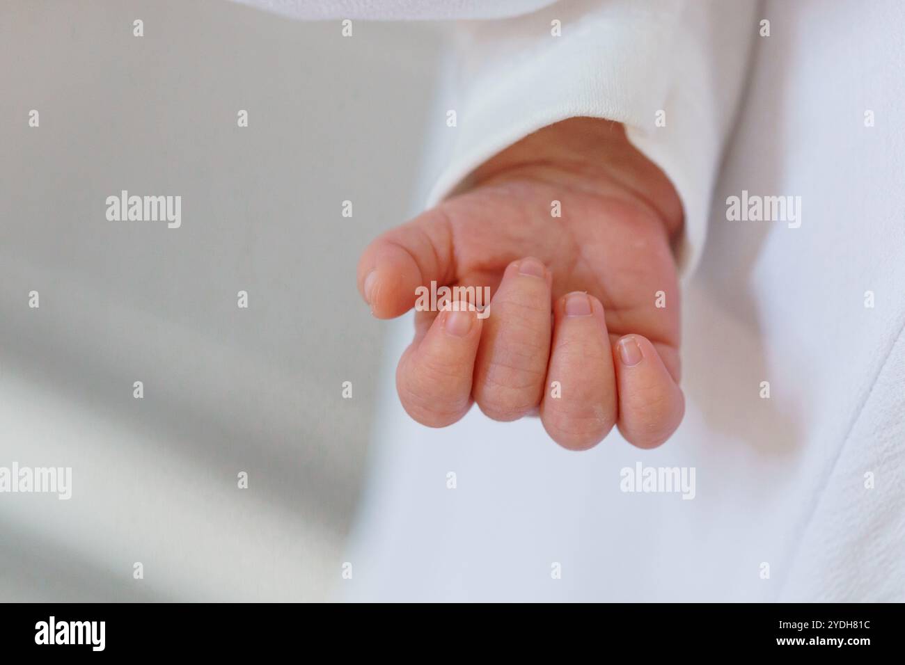 Baby hand reaching out hi-res stock photography and images - Alamy