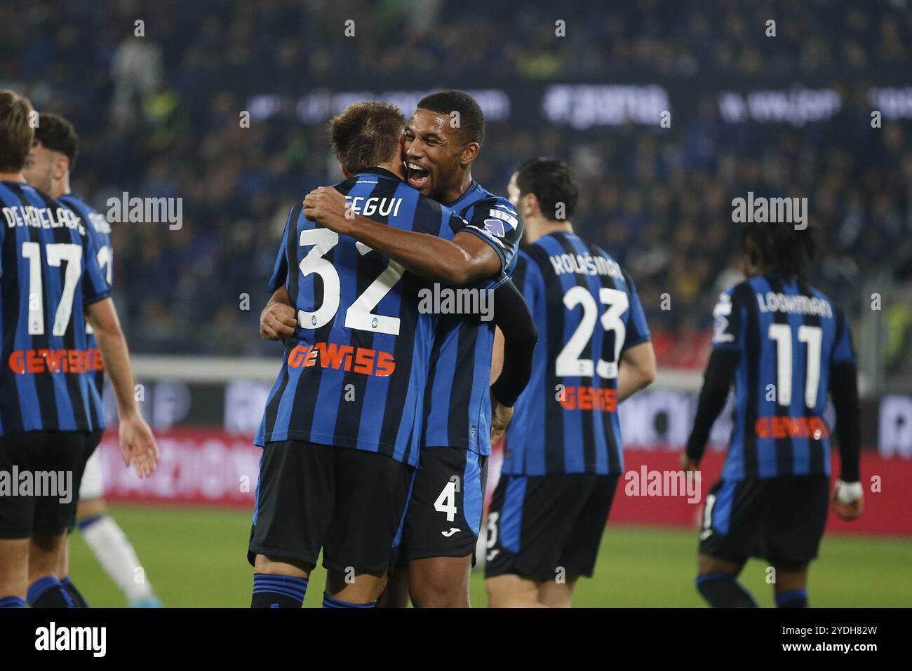 Mateo Retegui of Atalanta BC celebrates after scoring during Atalanta ...