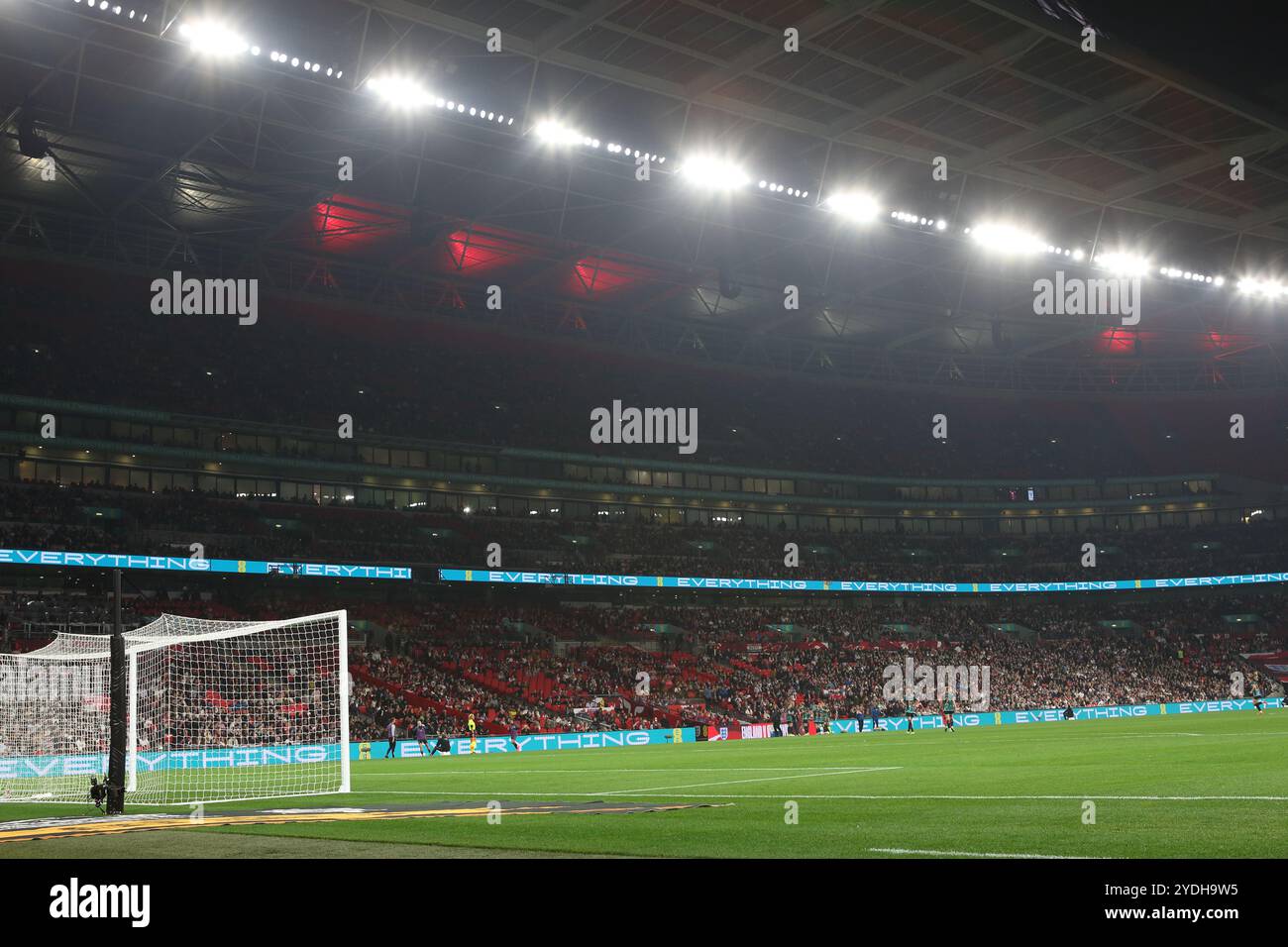 Wembley stadium football crowd hi-res stock photography and images - Alamy