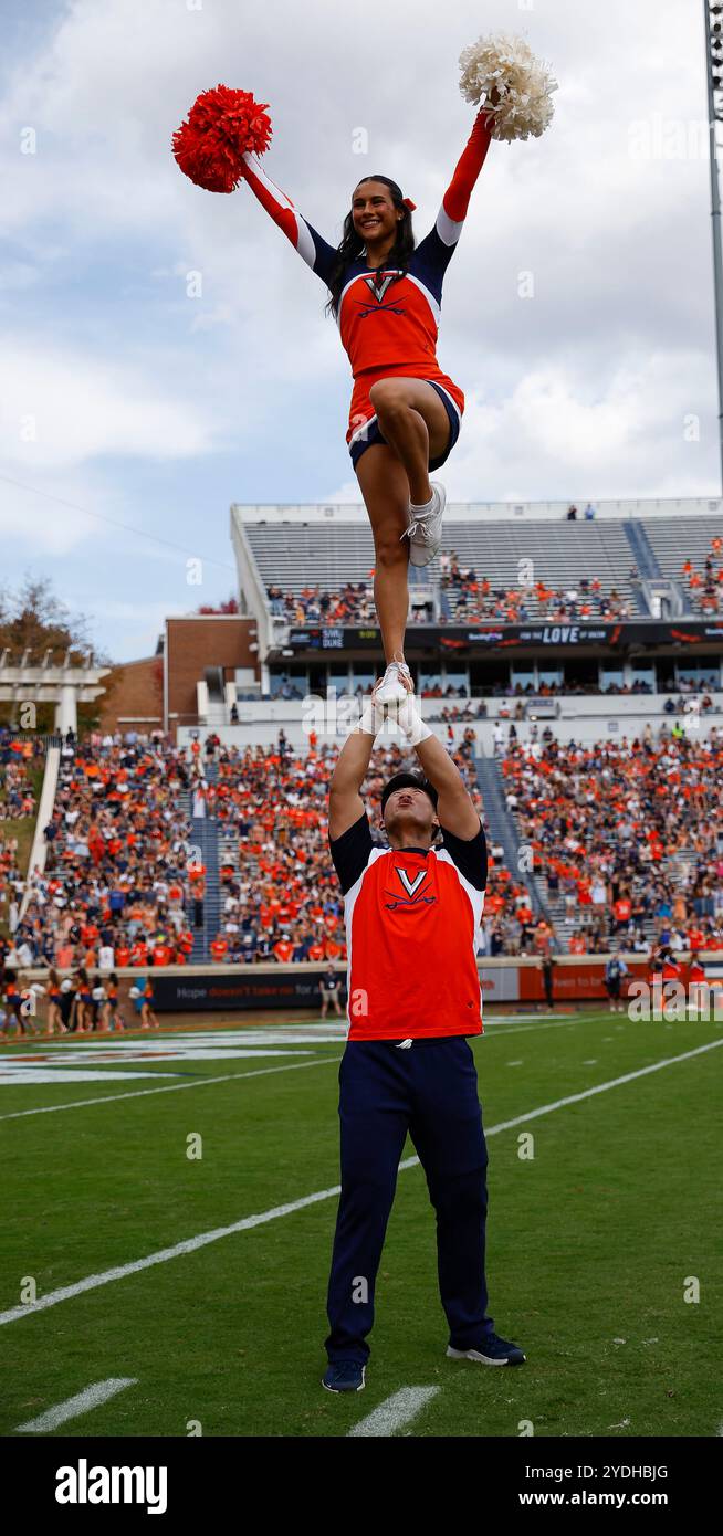 Charlottesville, Virginia, USA. 26th Oct, 2024. A UVA Cheerleader ...