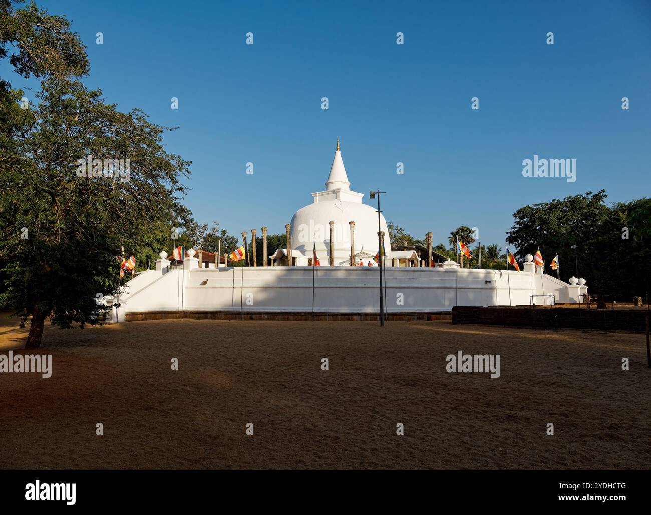 Lankarama dagoba, white stupa built by King Valagamba in the ancient ...