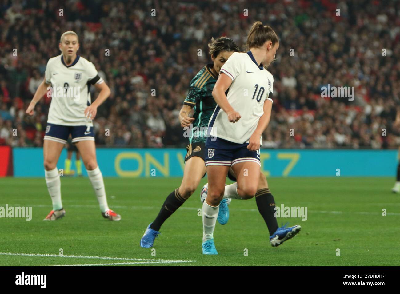 Ella Toone backheels through legs of Sara Doorsoun England v Germany ...