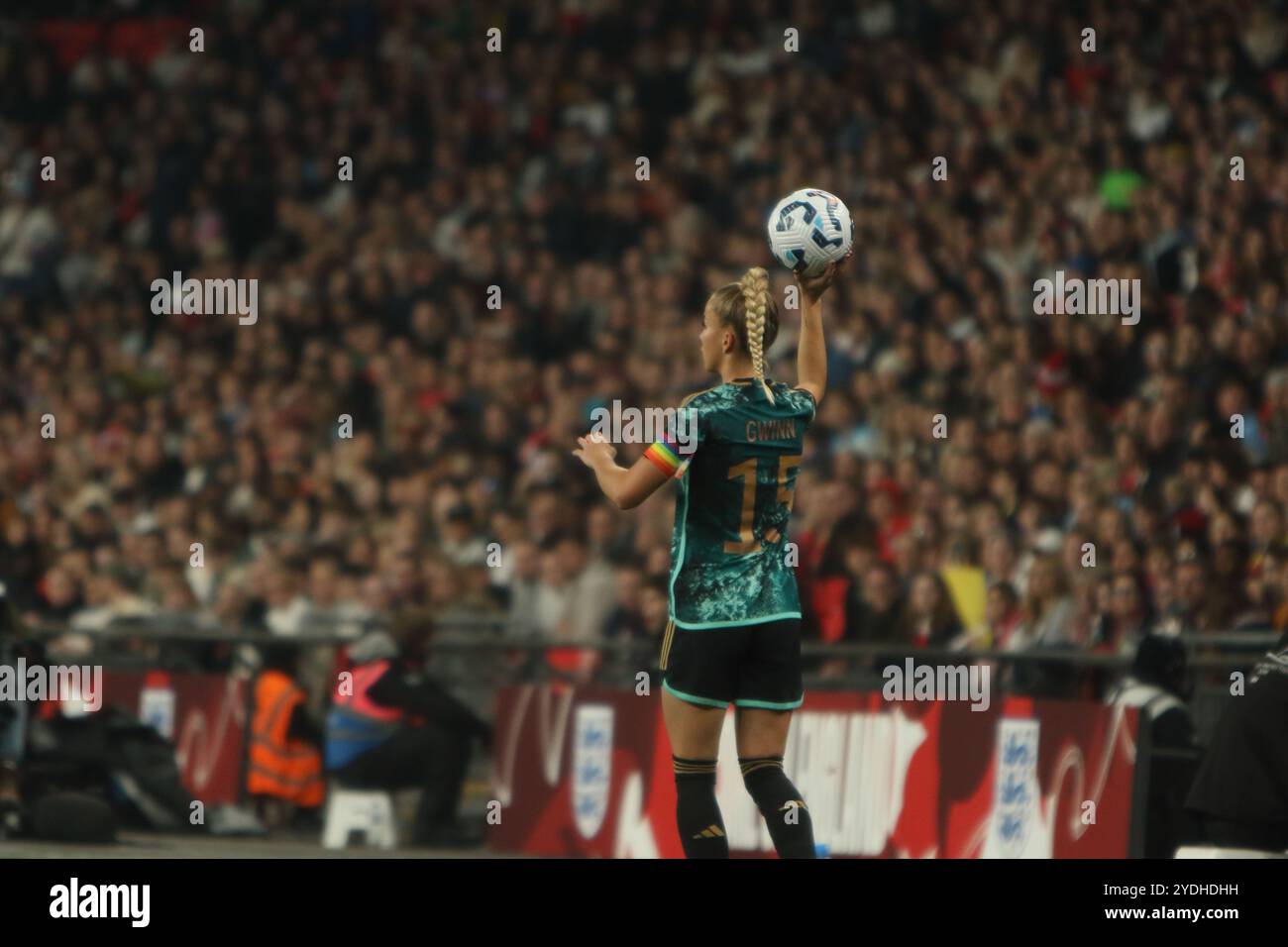 Giulia Gwinn captain prepares for throw in England v Germany women's ...