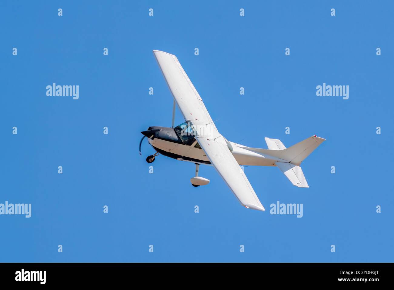 Cockpit view small plane landing hi-res stock photography and images ...