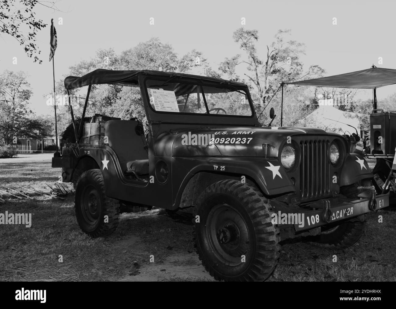 Willys jeep with the american flag hi-res stock photography and images ...