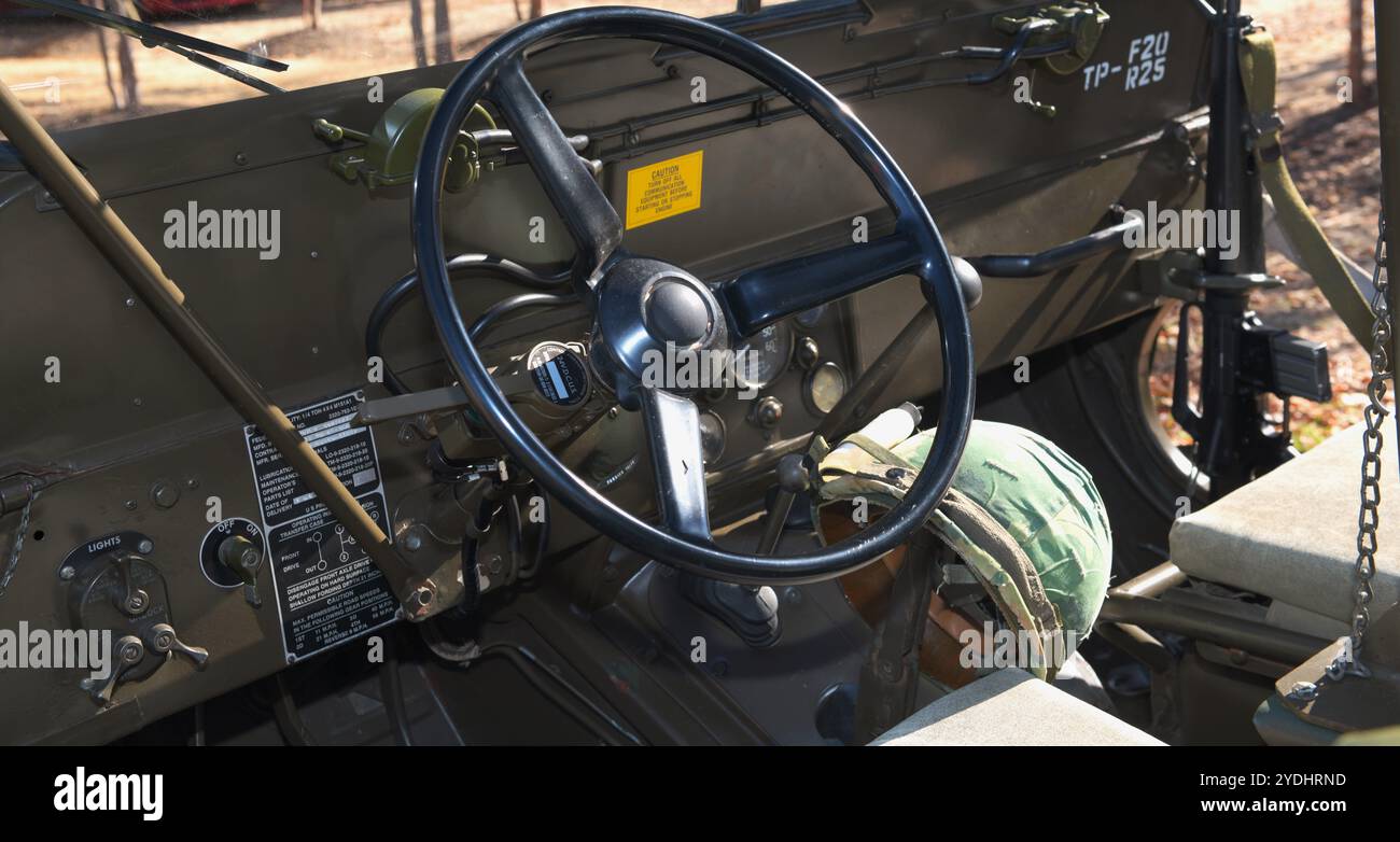 Army jeep hi-res stock photography and images - Alamy
