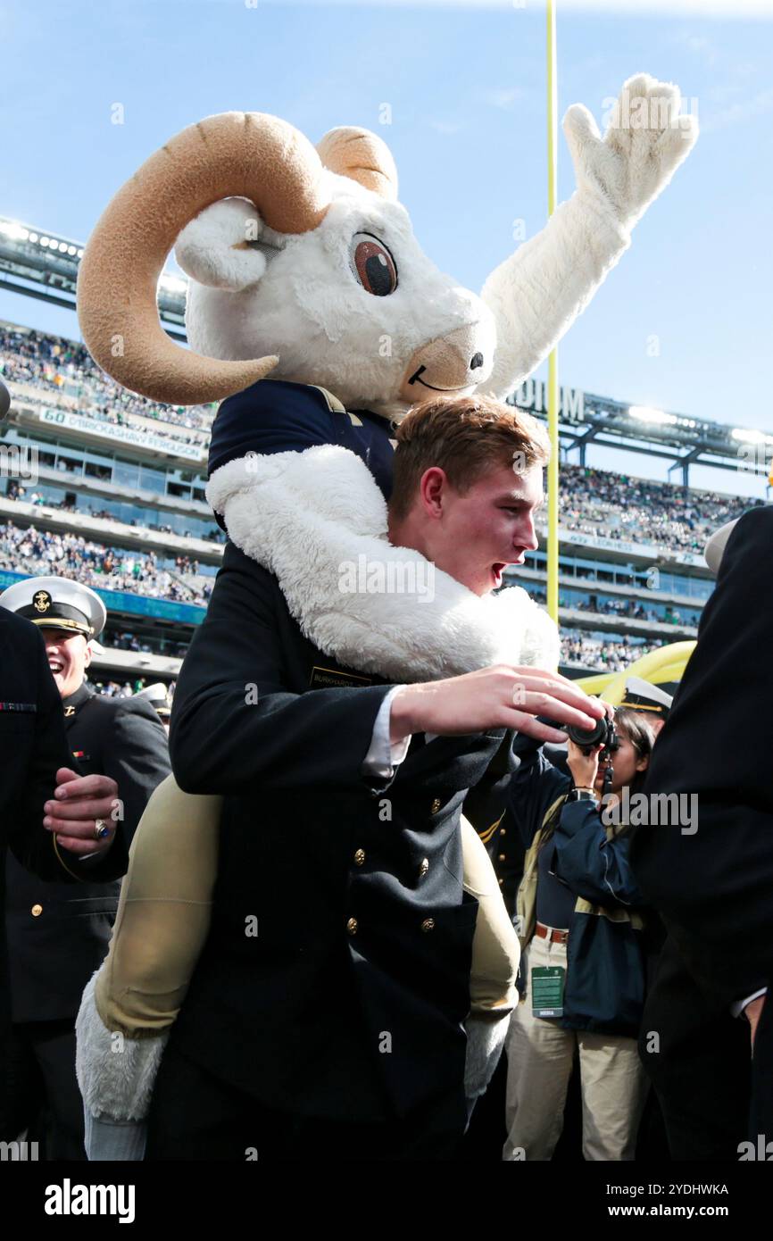 EAST RUTHERFORD, NJ - OCTOBER 26: United States Naval Academy Mascot ...