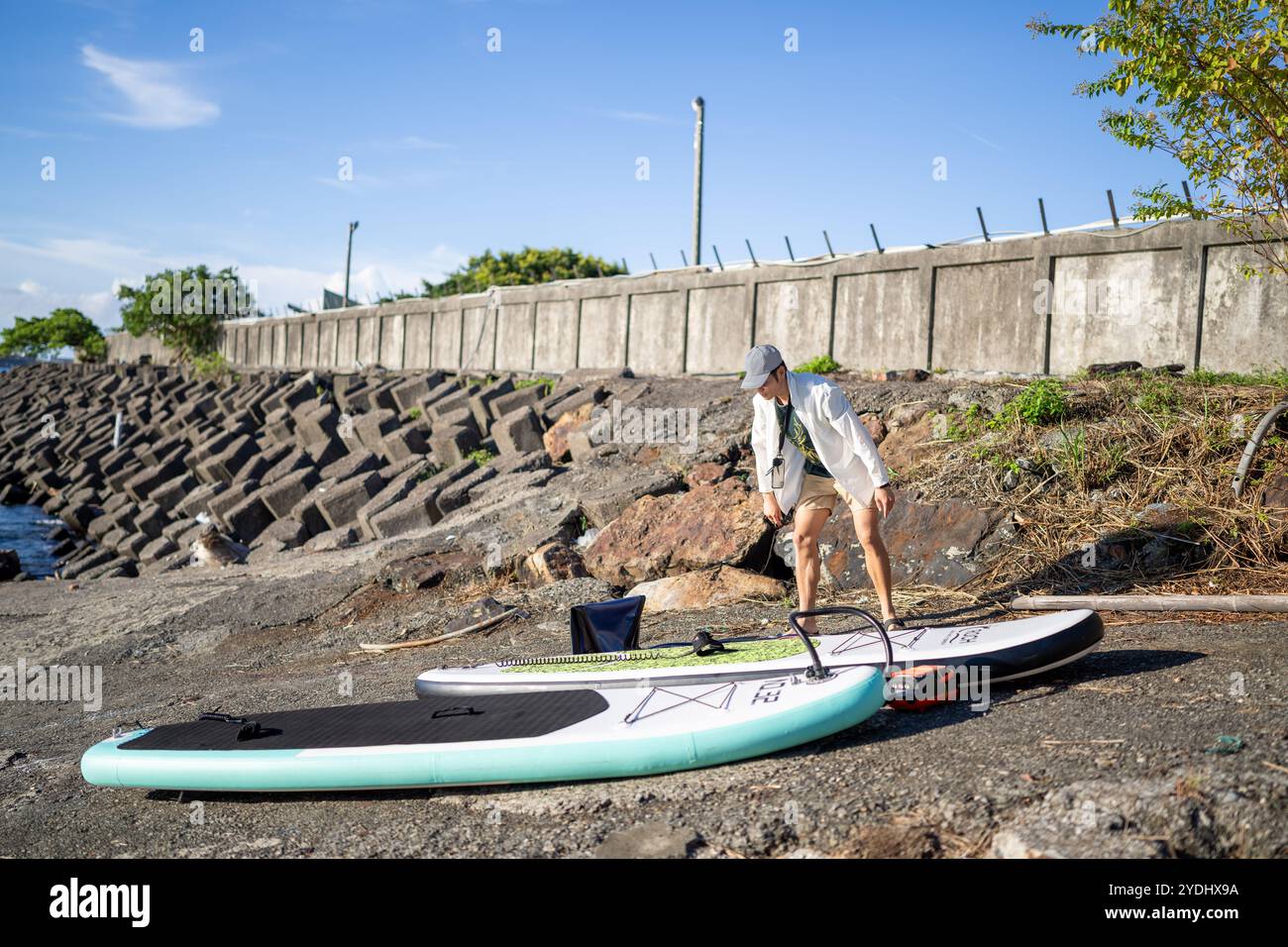 A Taiwanese man in his 20s prepares for SUP in Keelung City, Taiwan ...