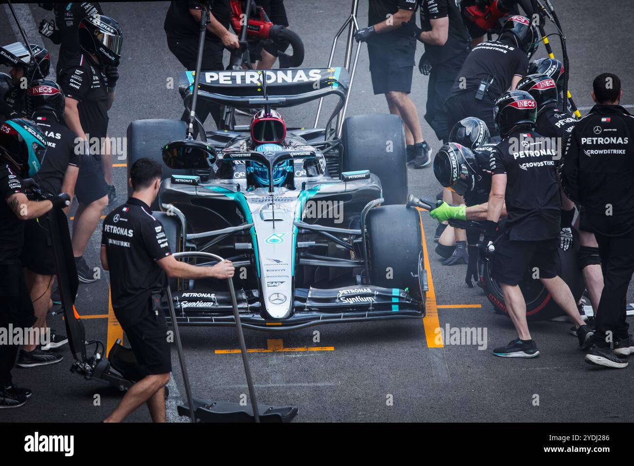 George russell f1 pits 2024 hi-res stock photography and images - Alamy
