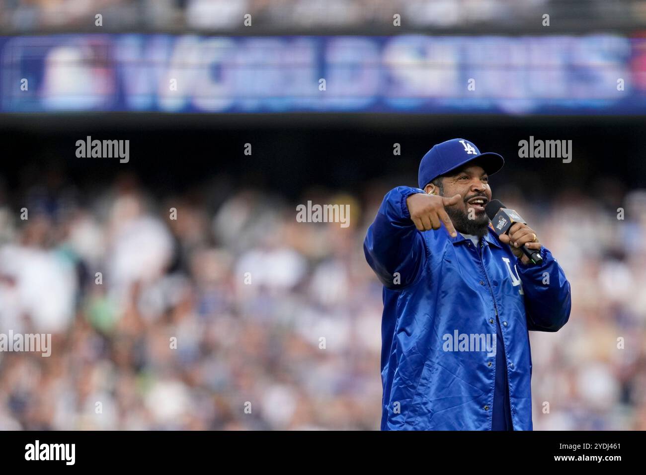 Ice Cube performs before Game 2 of the baseball World Series between ...