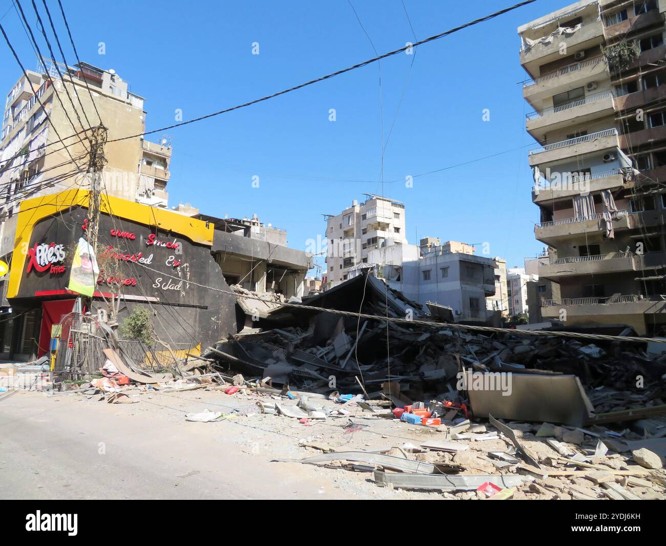 Lebanon dahye displaced families beirut war israeli bombing is hi-res ...