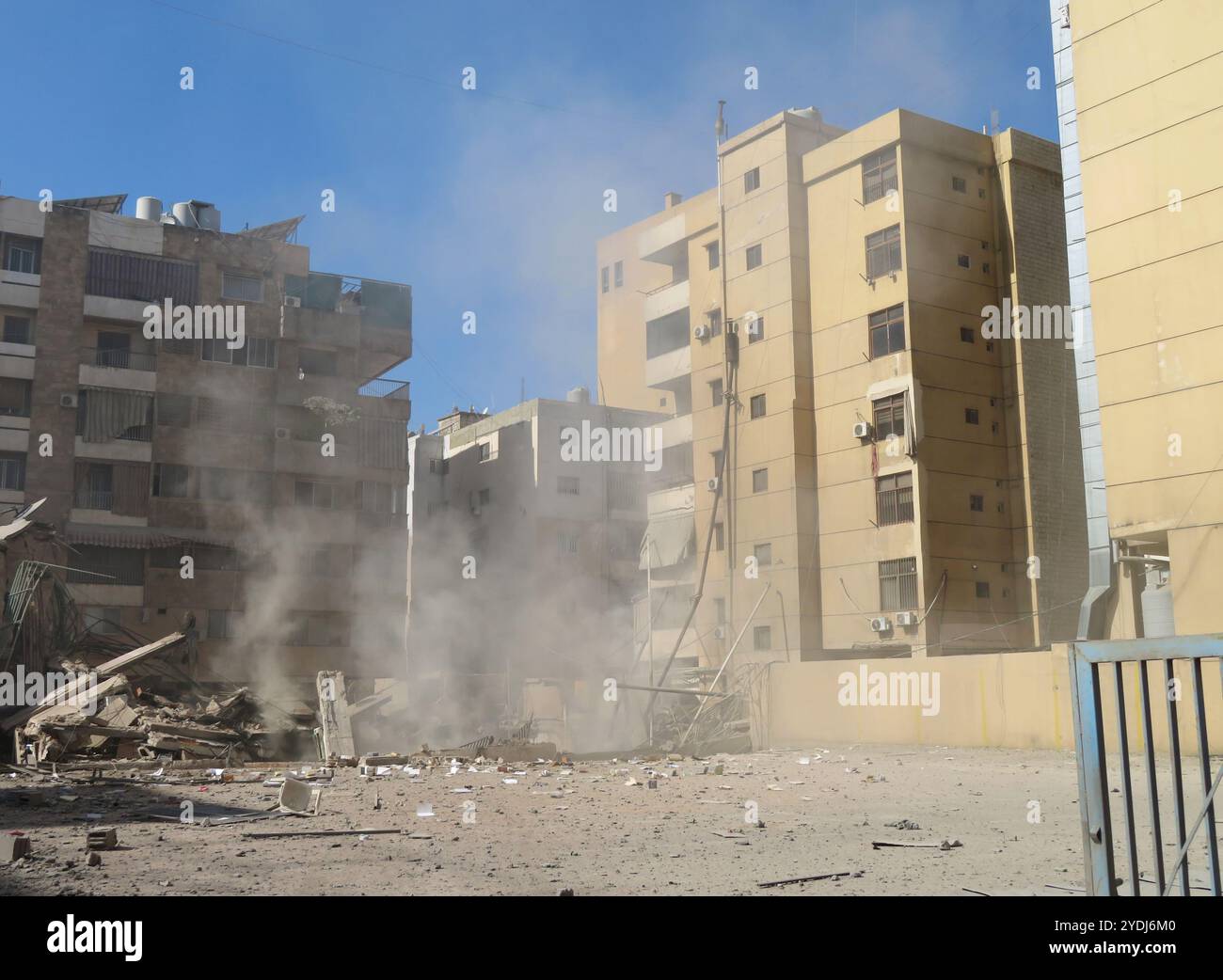 Lebanon dahye displaced families beirut war israeli bombing is hi-res ...