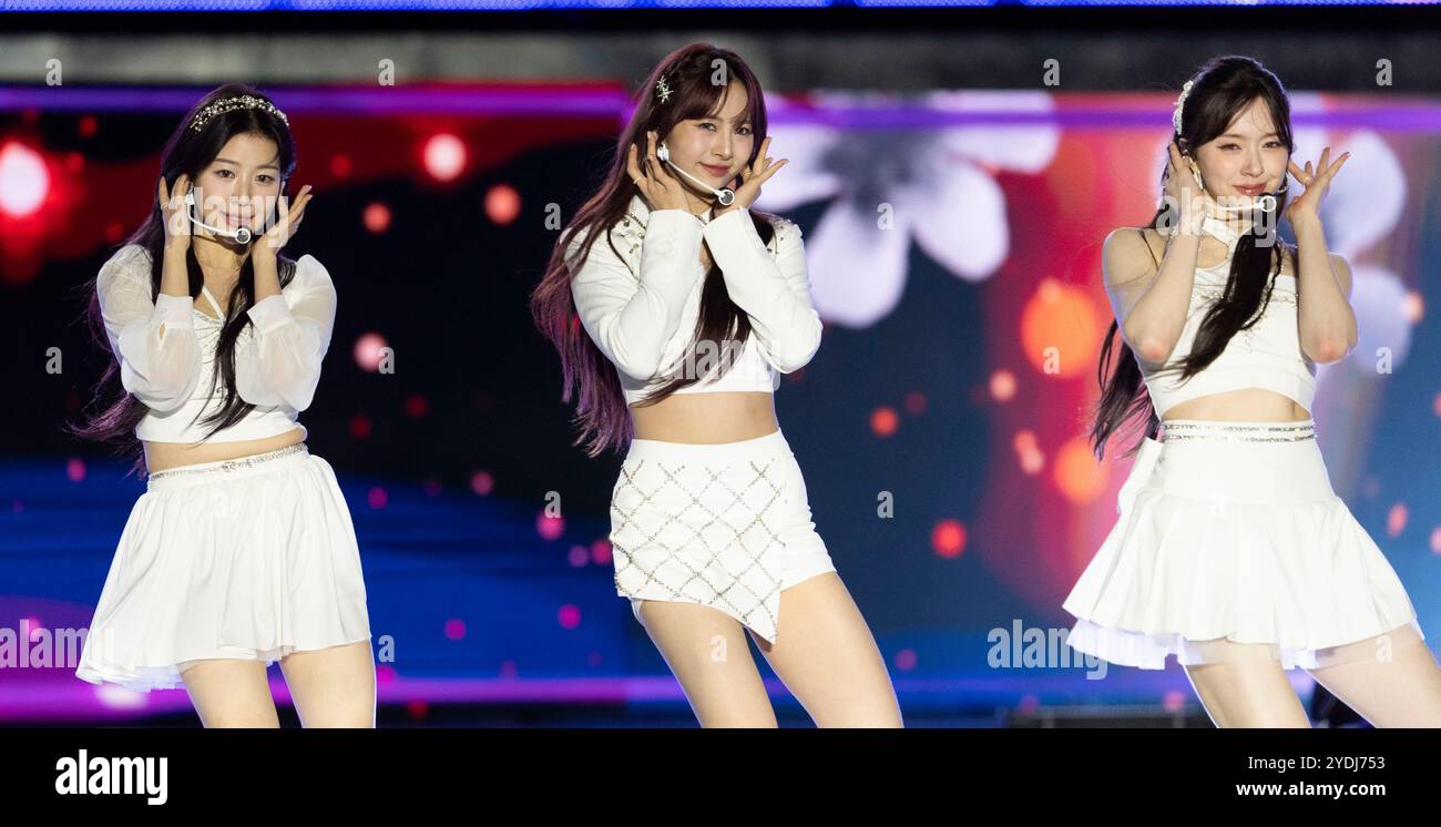 Goyang, South Korea. 19th Oct, 2024. South Korean K-Pop girl group Fiffty Fitty, performs on the ...