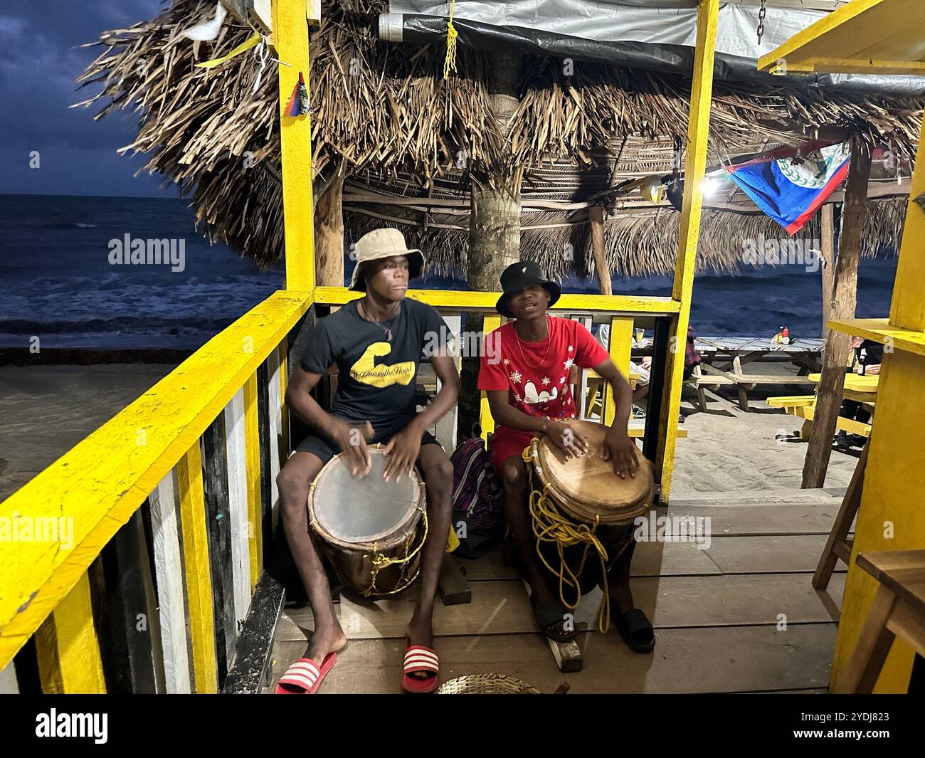 Garifuna musicians, play in a beach side bar in Hopkins, Belize Stock ...