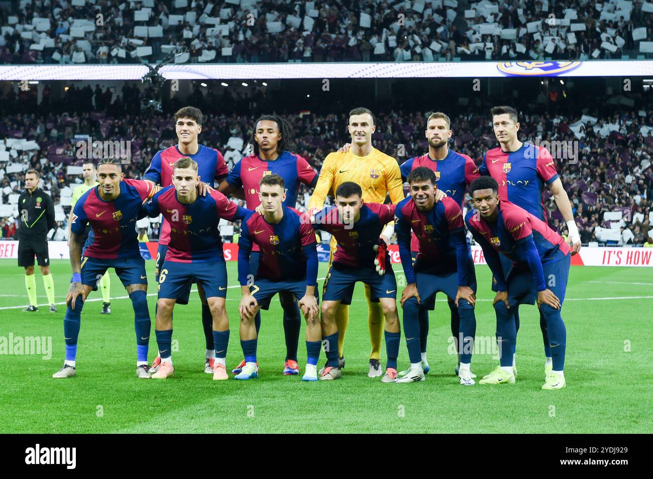 Fc barcelona line up hi-res stock photography and images - Alamy