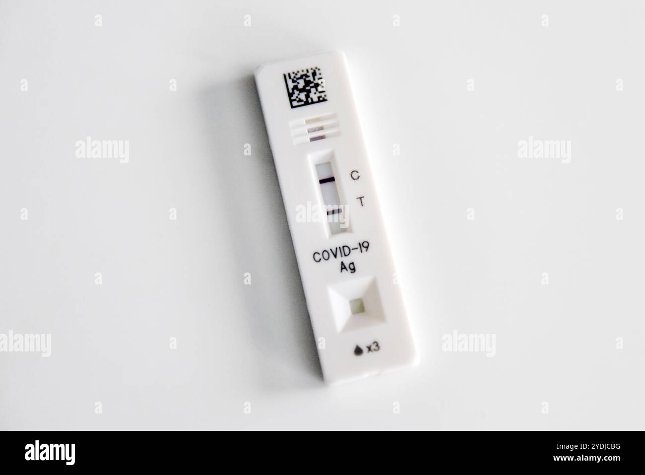 Covid-19 home test kit with positive reading Stock Photo - Alamy