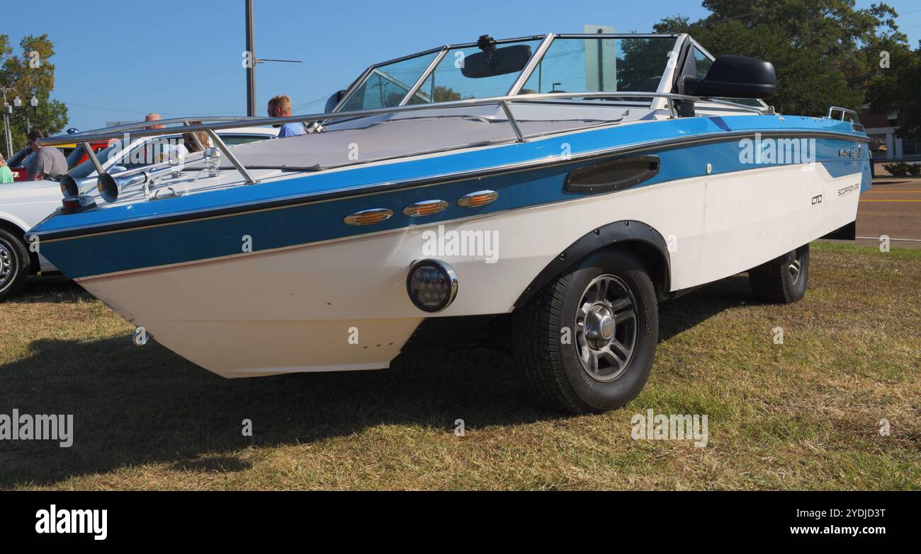 The amphibious boat car Stock Photo - Alamy