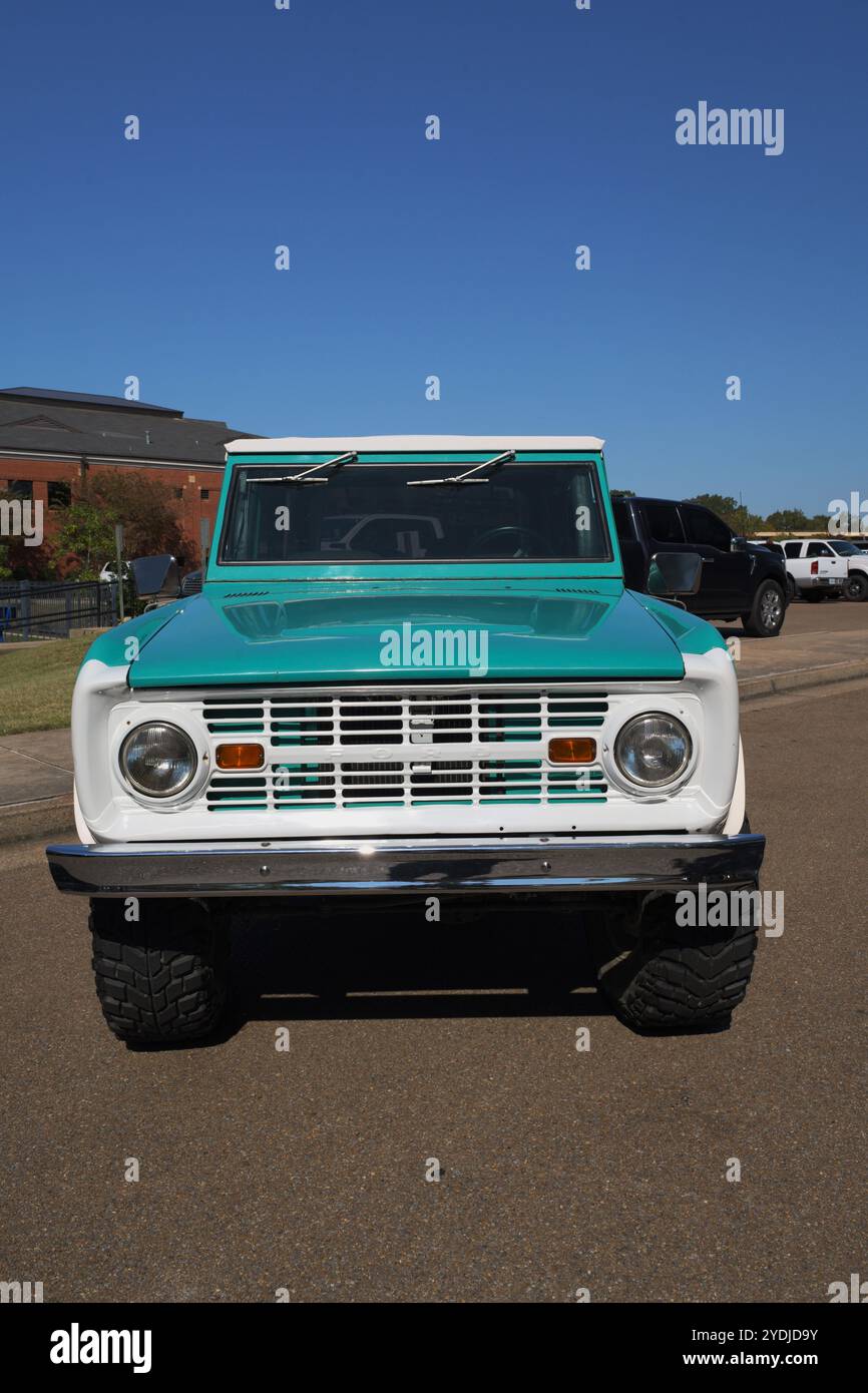 Blue and white ford bronco hi-res stock photography and images - Alamy