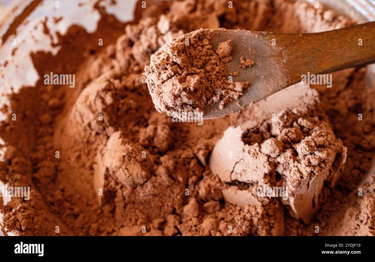 Close-up photo of natural textured cocoa powder on wooden spoon Stock ...