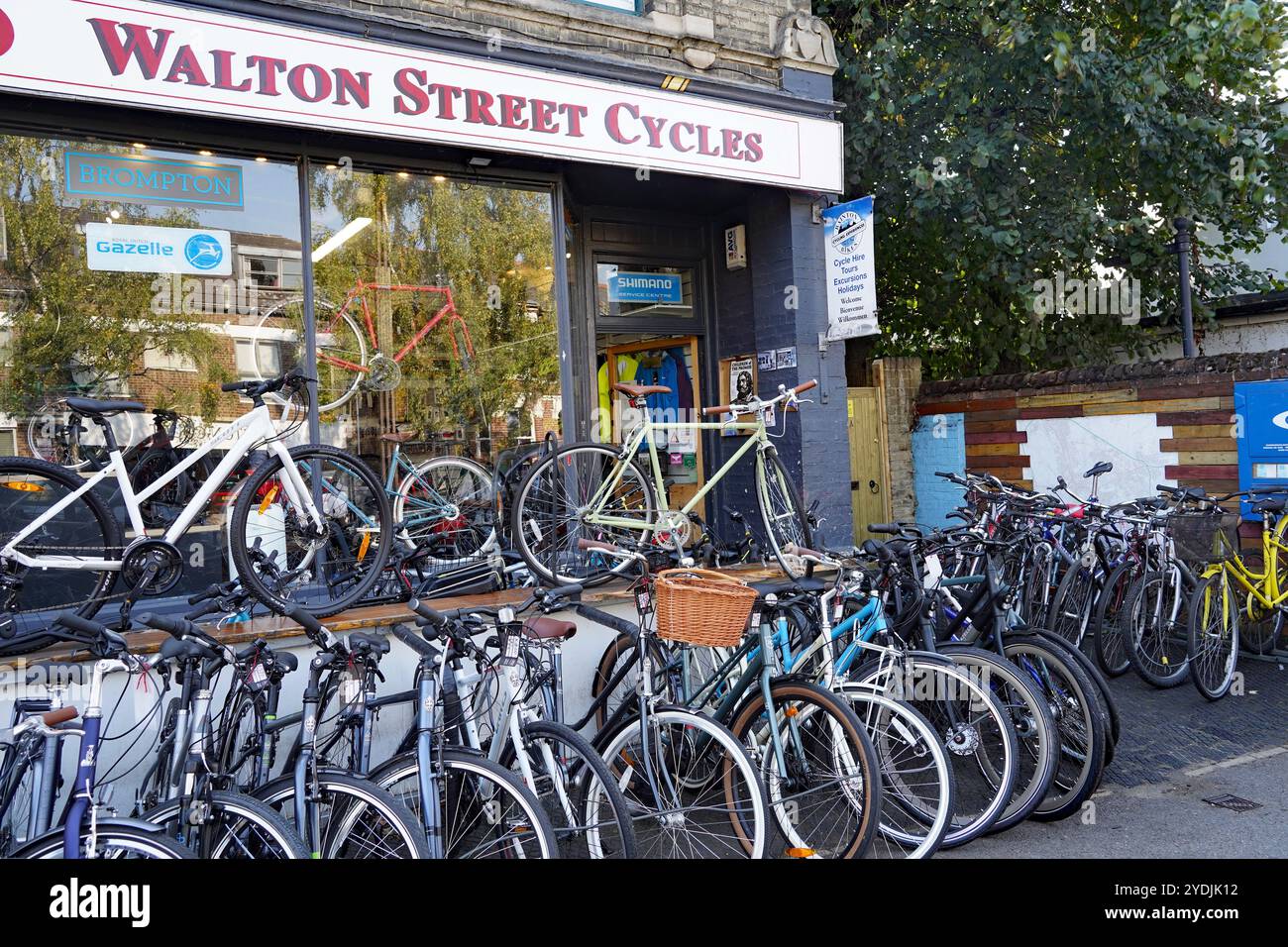 Old fashioned local bicycle shop, Oxford, England Stock Photo - Alamy