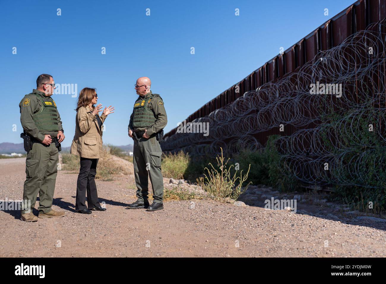 Vice President Kamala Harris visits the U.S.-Mexico border wall in ...