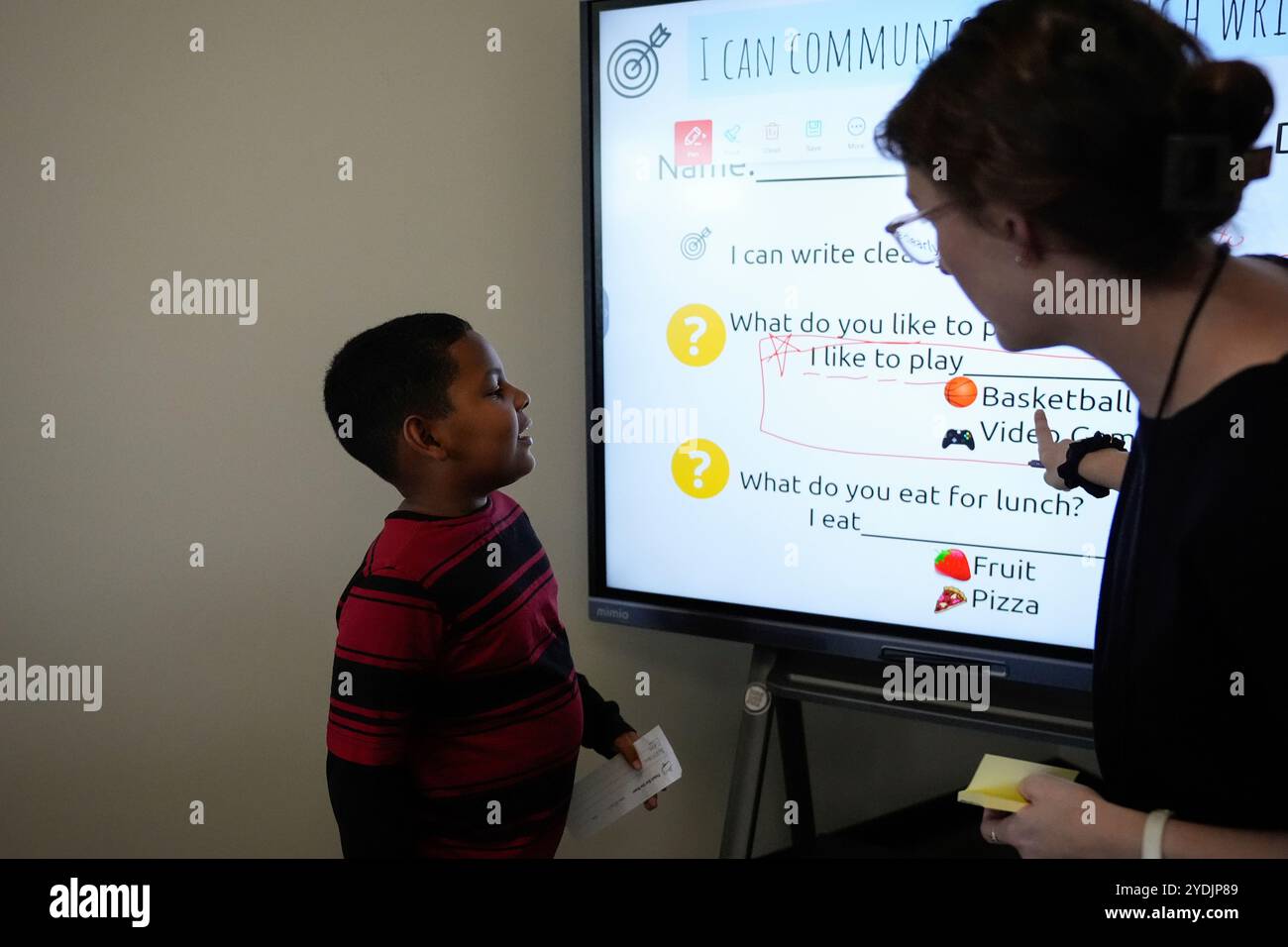 Dylan Martínez-Ramírez, left, sounds out a sentence as instructed by ...