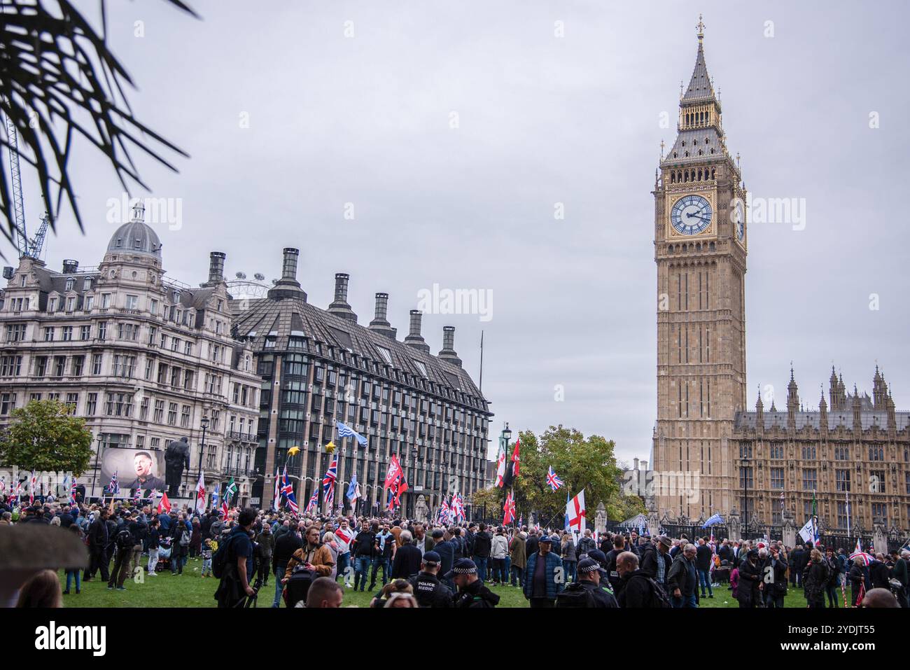 London, UK. 26th Oct, 2024. Protestors hold flags during the ...