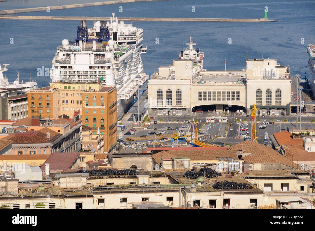 Ship docking station hi-res stock photography and images - Alamy