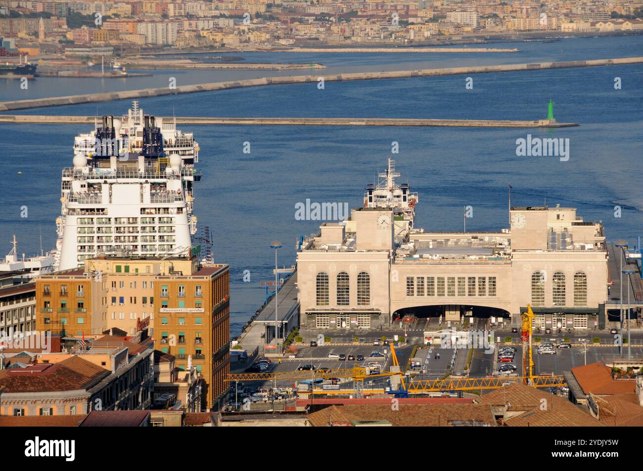 Ship docking station hi-res stock photography and images - Alamy
