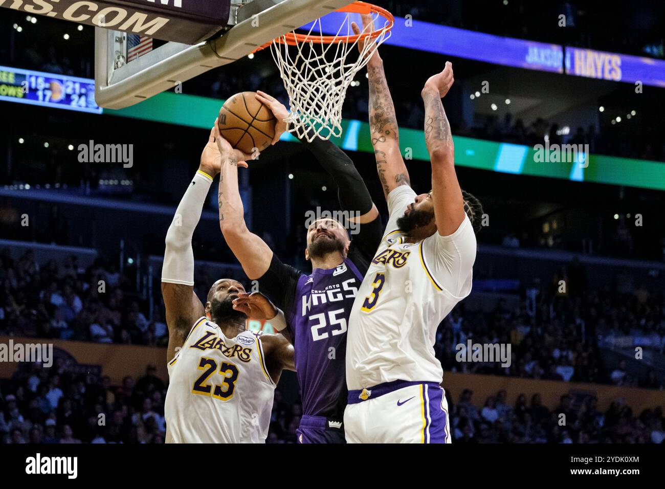 Sacramento Kings center Alex Len (25) attempts to dunk the ball past ...