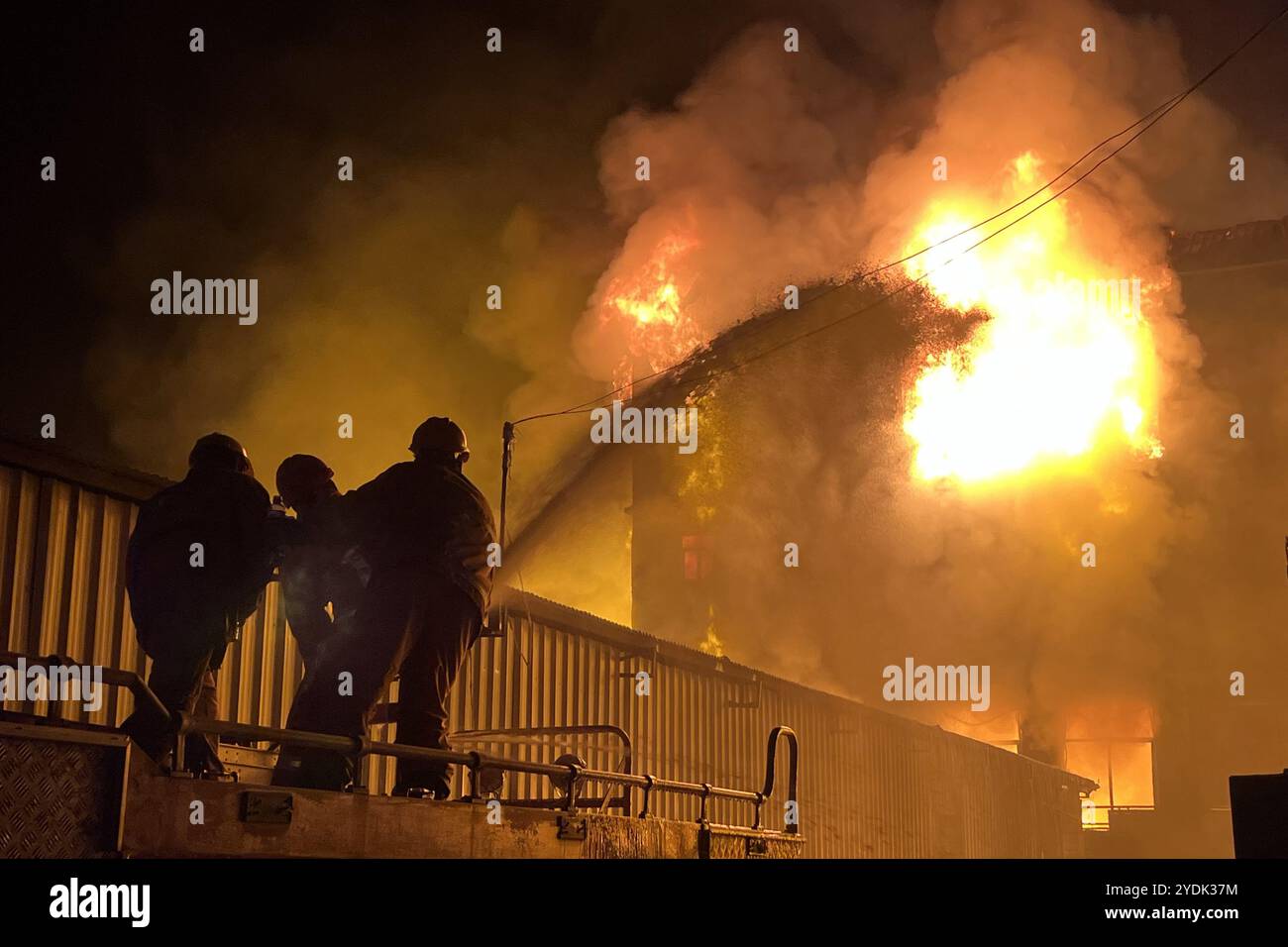 Peshawar, Peshawar, Pakistan. 26th Oct, 2024. Fire broke out in dyper ...