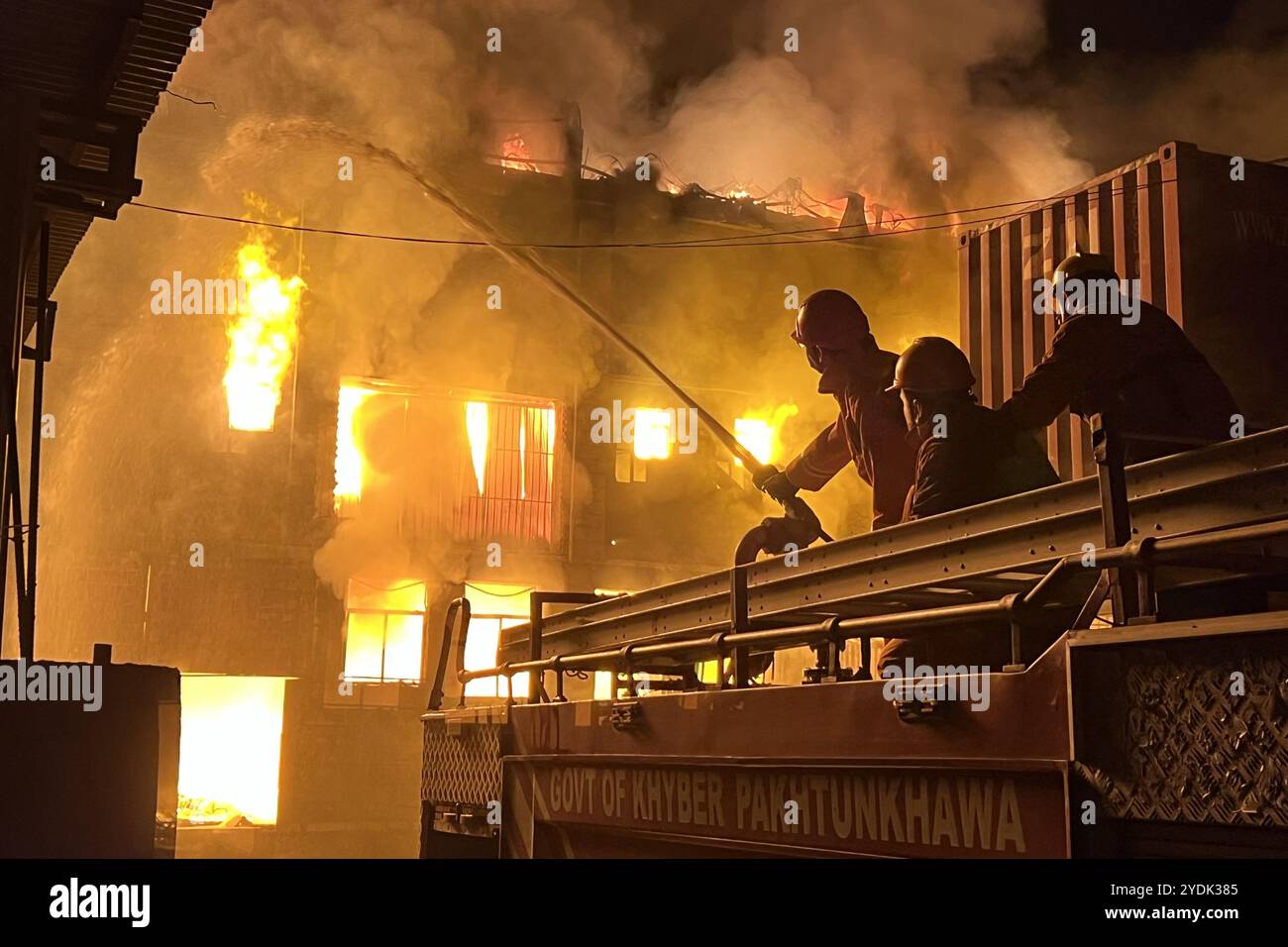 Peshawar, Peshawar, Pakistan. 26th Oct, 2024. Fire broke out in dyper ...