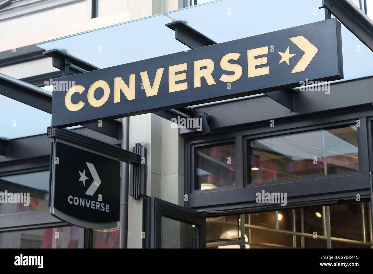 Converse logo hi-res stock photography and images - Alamy