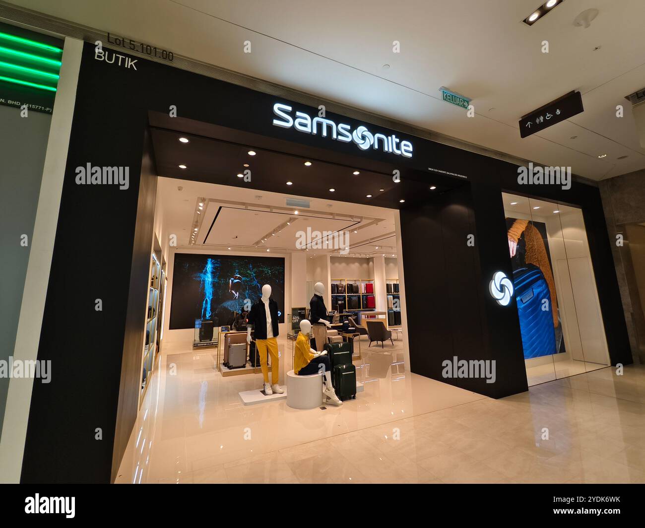 KUALA LUMPUR, MALAYSIA - AUGUST 28, 2024: Samsonite brand retail shop ...