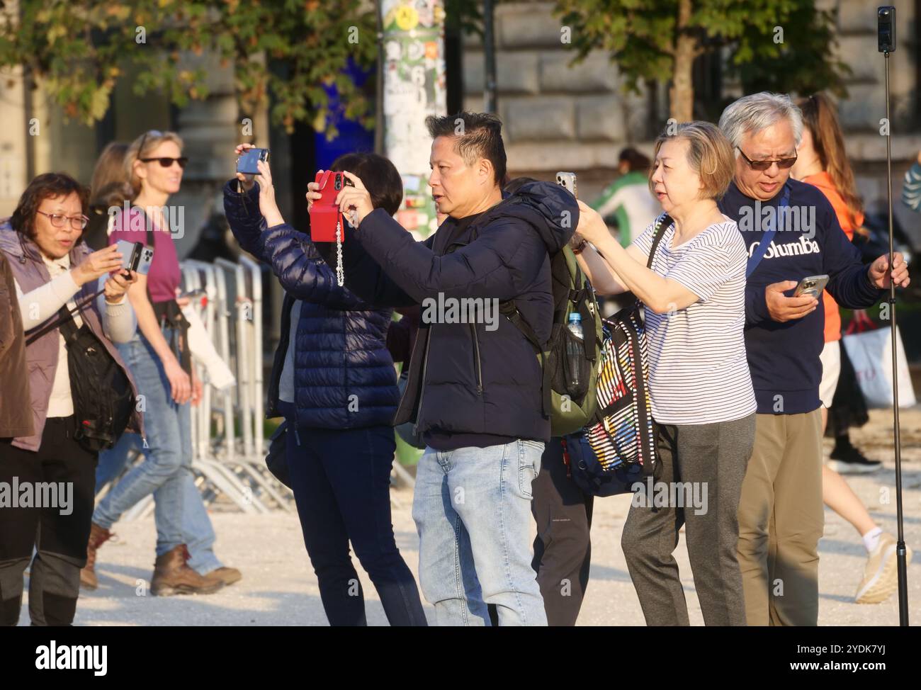 Many groups of Asian tourists visit the city of Milan, the world ...
