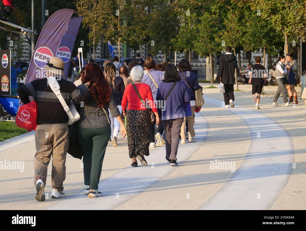 Many groups of Asian tourists visit the city of Milan, the world ...