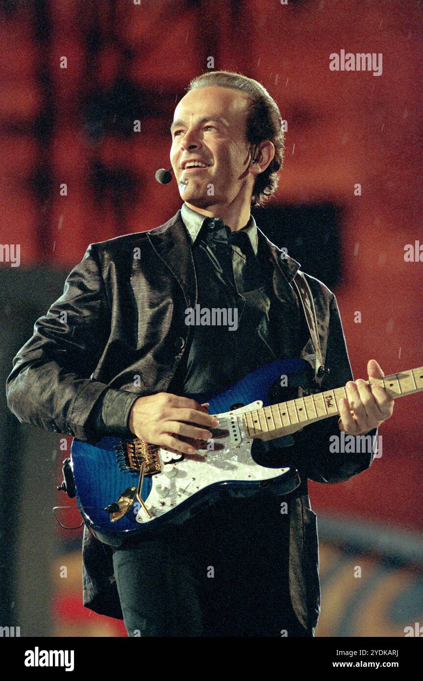Verona Italy 04/09/1999: Dodi Battaglia,guitarist of the Italian rock ...